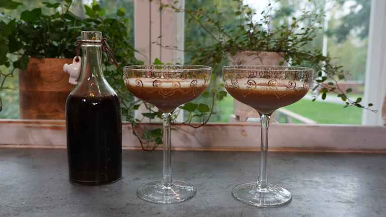 Smaksatt syrup är enkel att göra själv – här är tre olika siraper, en ...