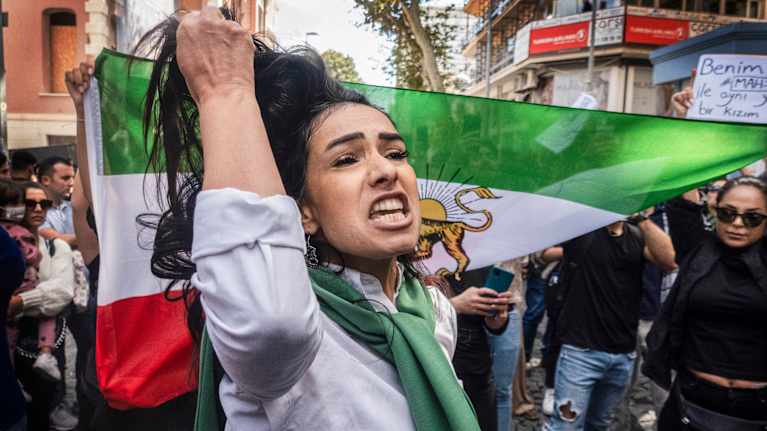 Kommentar: Då den iranska ungdomen spelar White Stripes på gatan märks ...