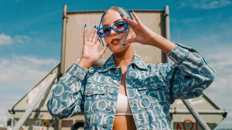 Ilkeät kommentit veivät laulaja Tuulin synkkyyteen: “Vajosin ...