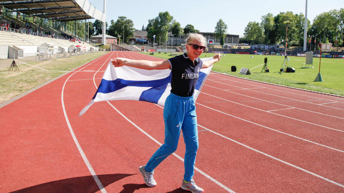Viisivuotias Sara-Elise Ruokonen puhkesi kyyneliin, kun hän tajusi ...
