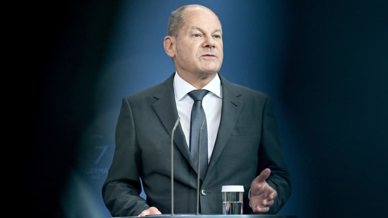 Scholz kertoo Uniper-järjestelyn vakauttavan Saksan energiakriisiä | Yle