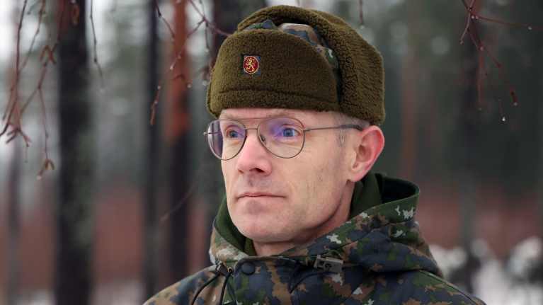 Tiktokissa trendaavia temppuvideoita ei saisi Puolustusvoimien mukaan ...