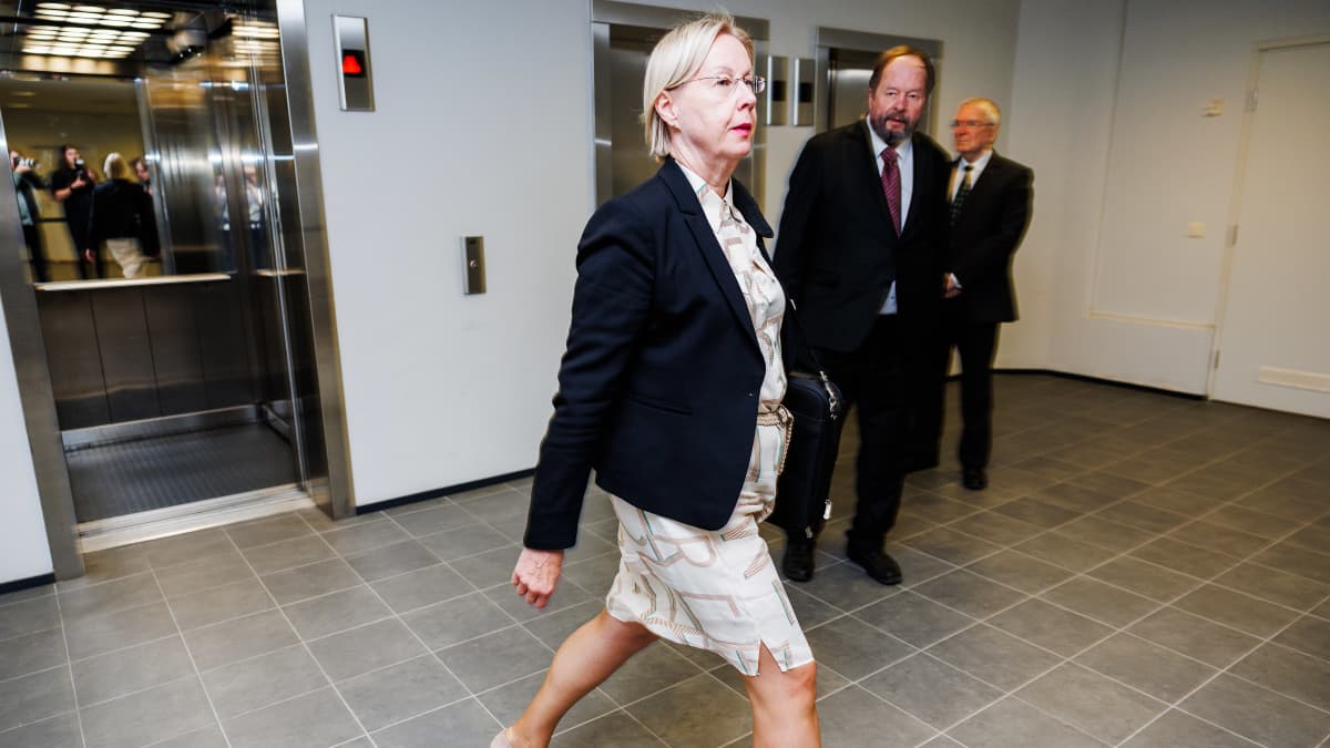 Syyttäjä vaatii puolustusvoimien entisen tiedustelupäällikön ...