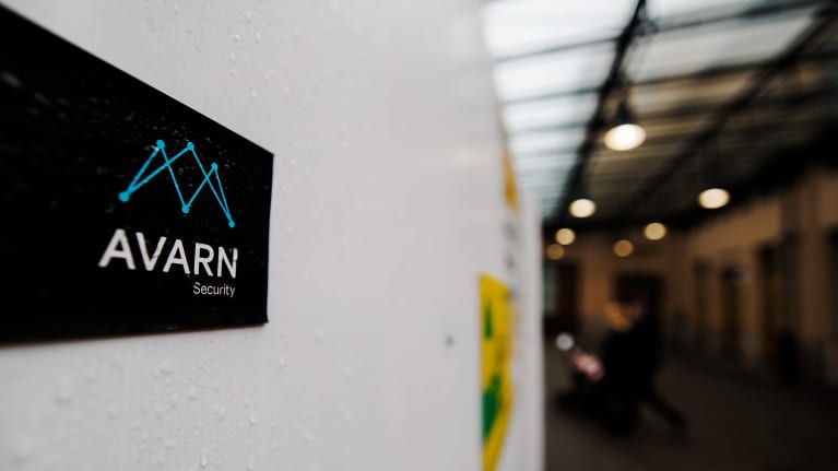 Полиция освободила троих охранников компании Avarn | Yle Novosti | Yle