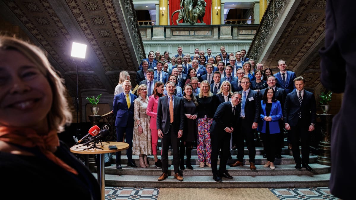 Onneksi olkoon tulevat ministerit! Hallitusneuvottelut täyttävät ...