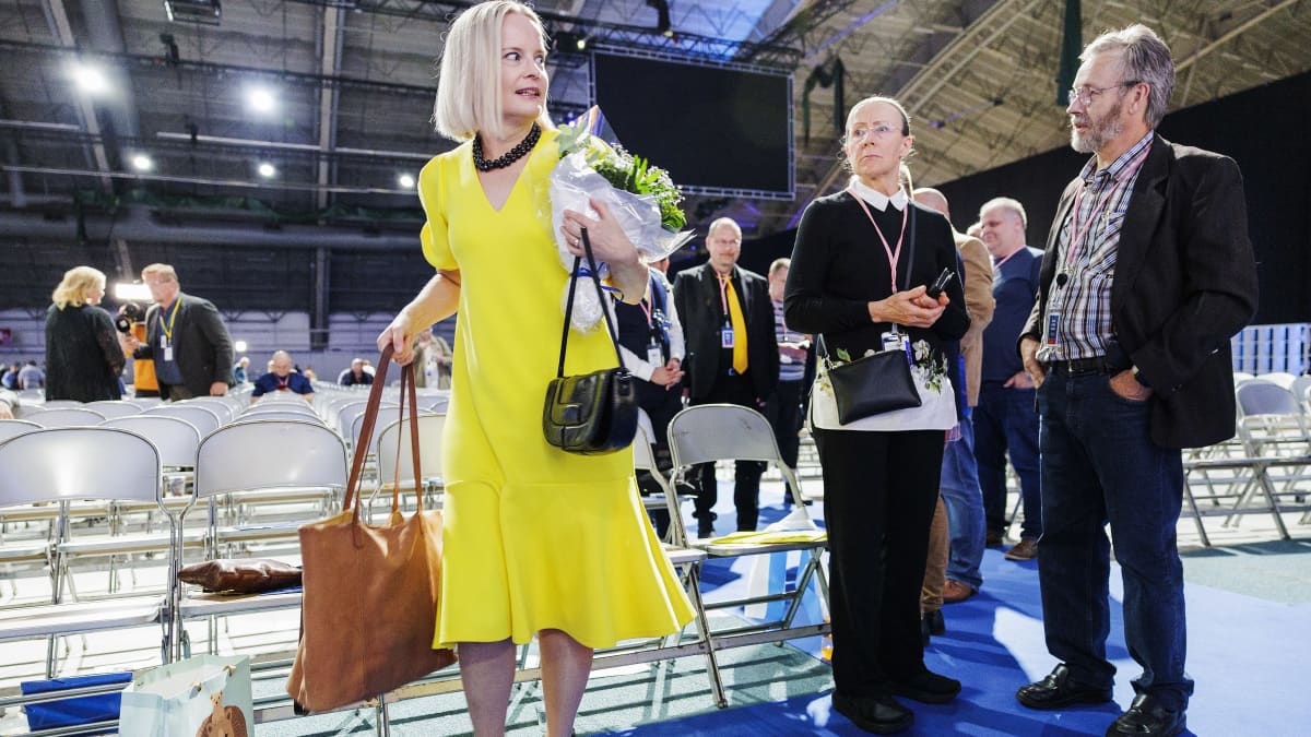 Analyysi: Riikka Purra puolusti perussuomalaisia Jeesus-vertauksella ja ...