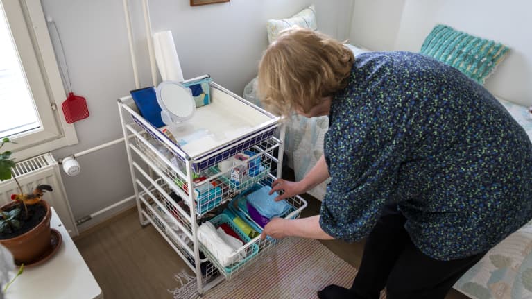 Mari Turunen hoitaa iäkästä äitiään oman työpäivänsä lisäksi – valitus ...