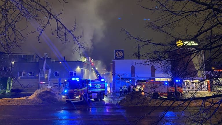 Tapolan lihanjalostustehtaalla syttyi tulipalo höyrykeskuksen piipussa ...