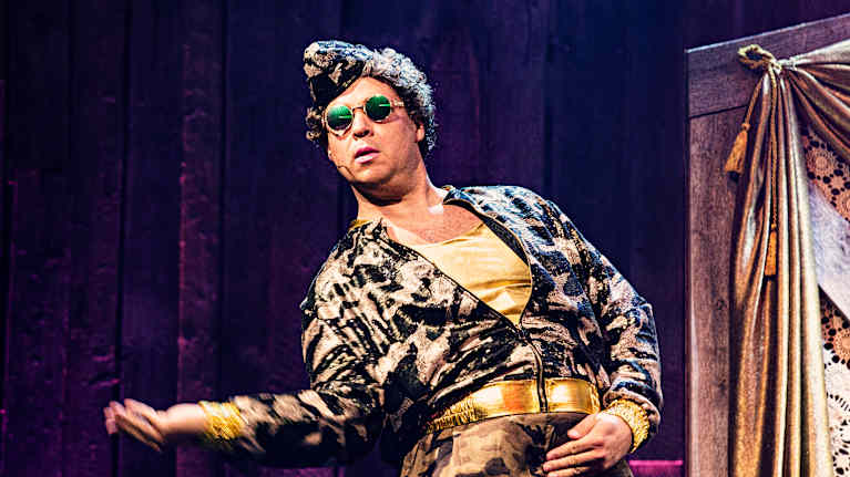 Humorgruppen KAJ:s populära musikal Gambämark nu på Yle Arenan tillsammans med ny kortdokumentär ...