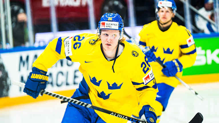 NHL-tähti Rasmus Dahlin sivuun joukkueestaan – kertoi aiemmin ...