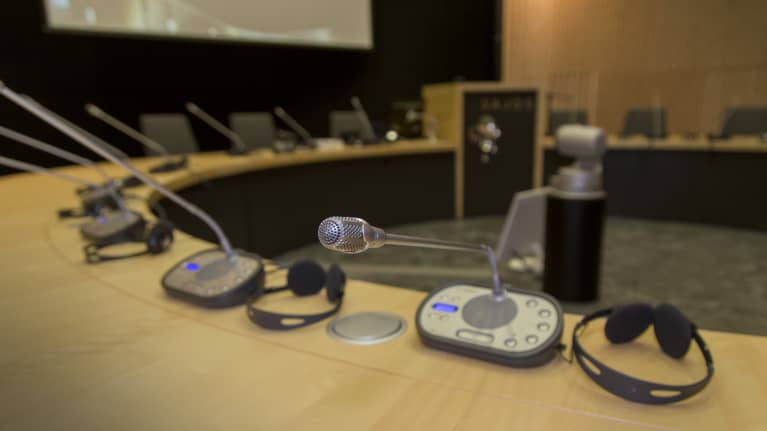 Yle Sápmi čuovui Sámedikki čoahkkima: Anni Koivisto ja Leo Aikio sámiid ...