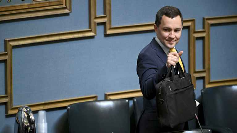 Rydman sai jäädä, mutta nämä ministerit eivät – katso, mistä syistä ...