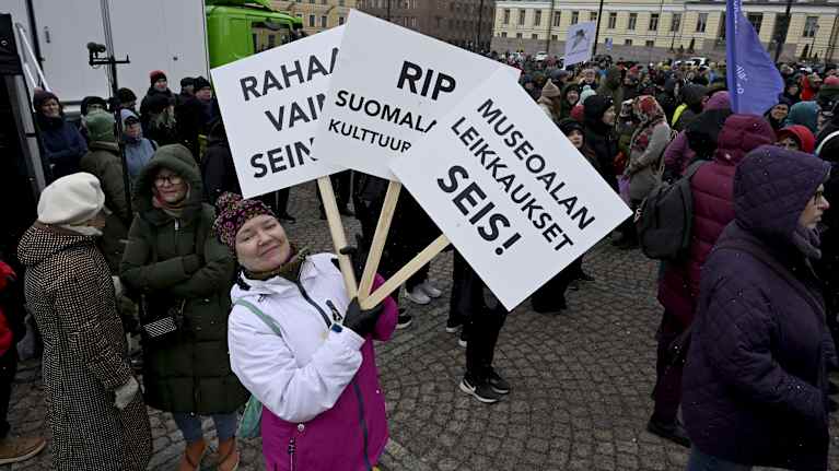 Senaatintorilla puolustettiin taidetta ja kulttuuria ...