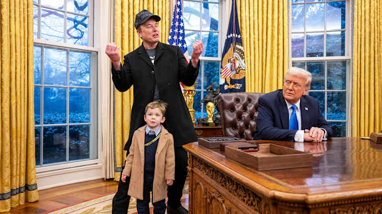 Jennifer Piggott, 47, äänesti Trumpia, mutta sahasi omaa oksaansa ...