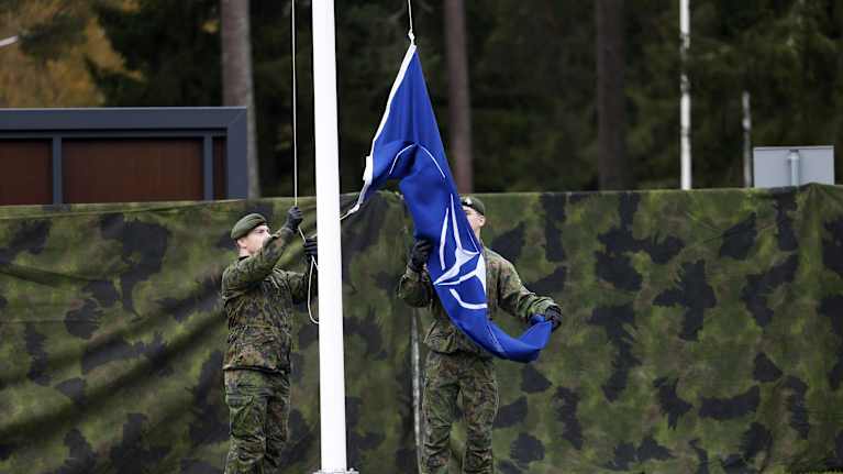 Puolustusministeri Häkkänen Naton maavoimaesikunnan avajaisissa ...