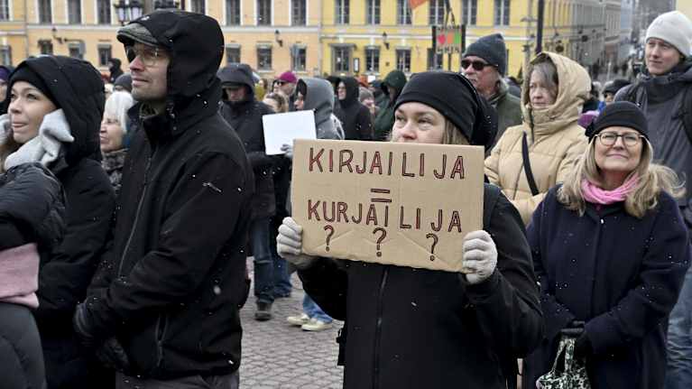 Senaatintorilla puolustettiin taidetta ja kulttuuria ...