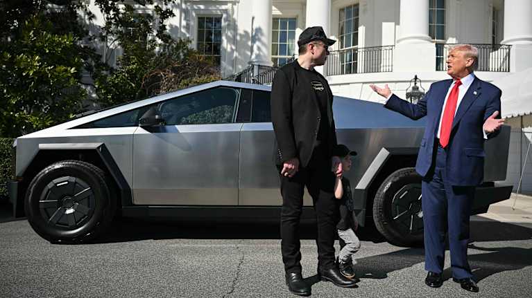 Trump: ”Elon Musk har gjort ett fantastiskt jobb” | Utrikes | Svenska Yle