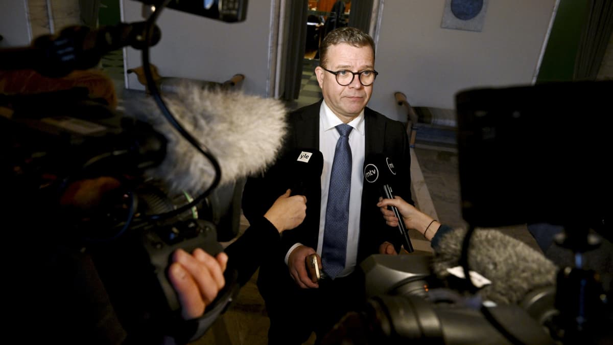 Widely-shared video shows man accusing Finnish PM Orpo of "genocide" | Yle News | Yle