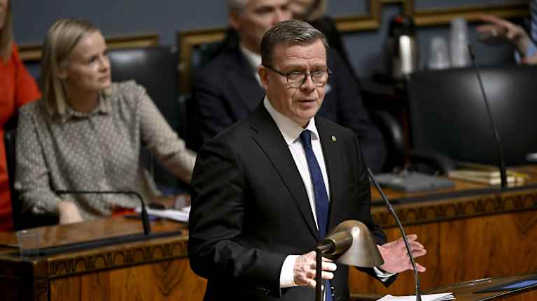 Friday's papers: PM Orpo on Trump call, trapped wives and scammy Valentines | Yle News | Yle