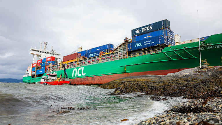 Lastfartyget i Norge har nu bärgats från strandkanten | Utrikes ...