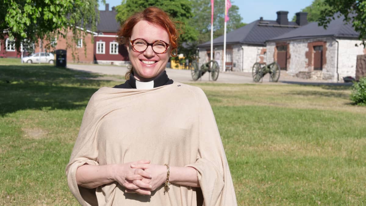 Vastavalittu piispa Mari Parkkinen sai viestitulvan valintansa jälkeen ...