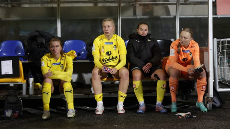 Taisto SM-kullasta jatkuu! KuPS nöyrtyi kotonaan tasapeliin – HJK haki ...