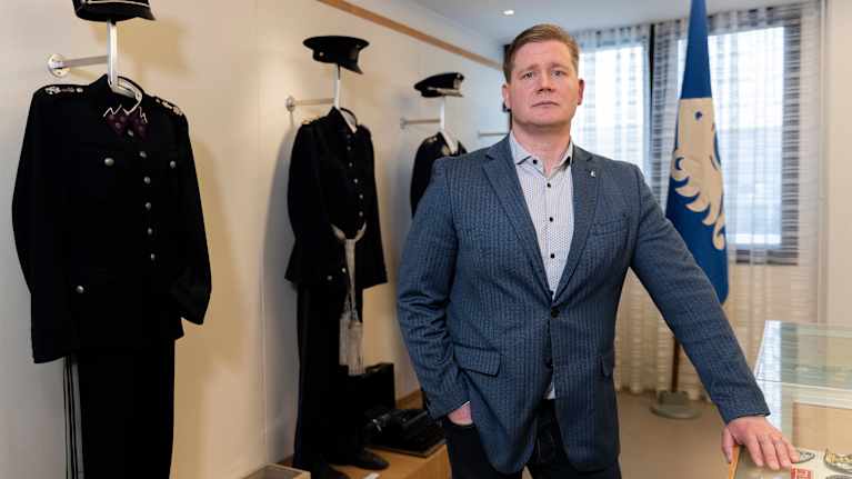 Poliisit ja vankiloiden työntekijät antoivat lakkovaroituksen – jopa ...