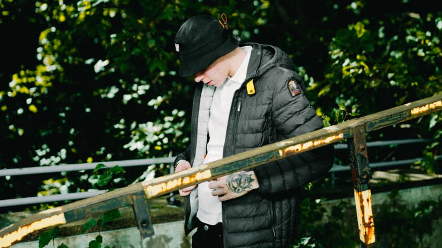 Ruotsalaislähiössä kasvanut räppäri Jami Faltin on nähnyt jengiytymisen ...