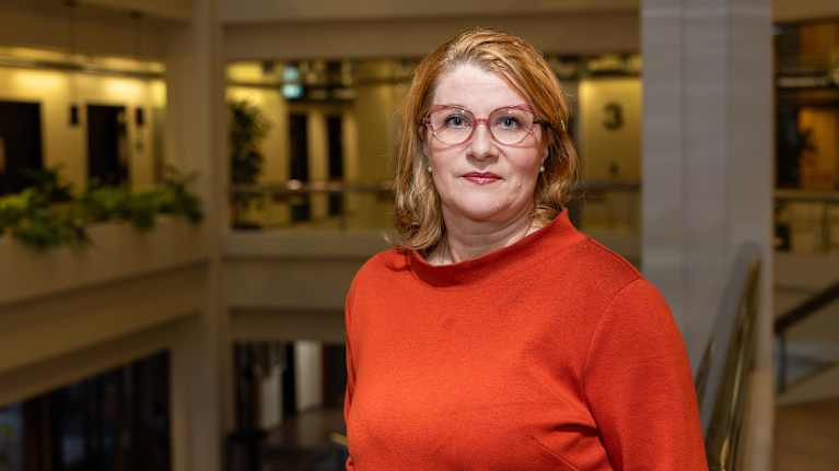 Valtava uudistus lähes 140 000 suomalaisen palkkaan – näin uusi ...