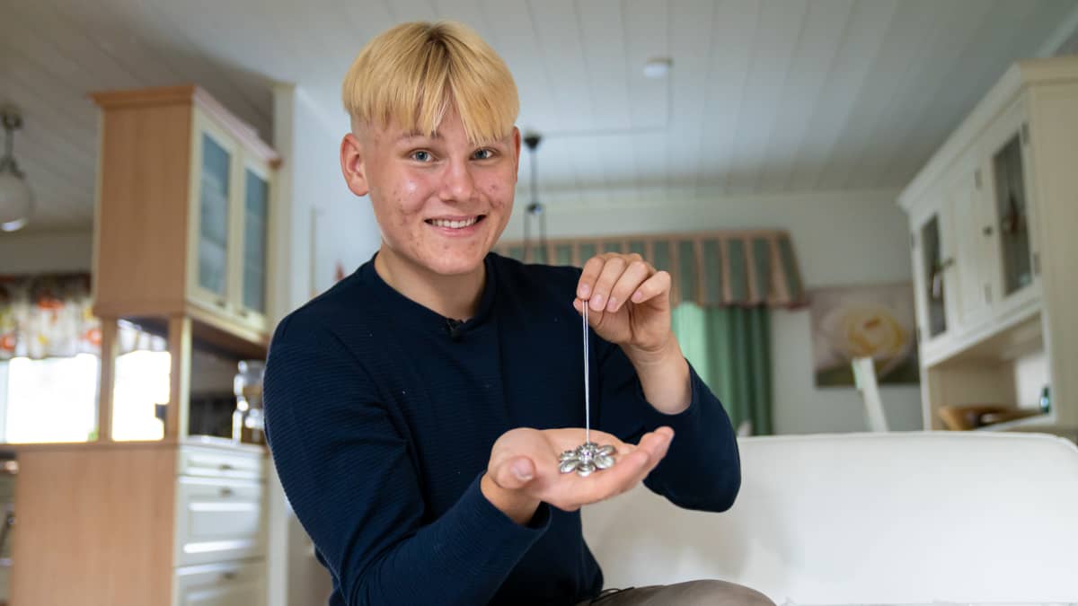 Arvi Martikainen, 18, tienasi 10 000 euroa itse tekemillään koruilla ...