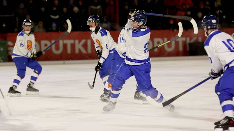 Finland inledde bandy-VM med väntad seger – värdnationen lyckades inte ...