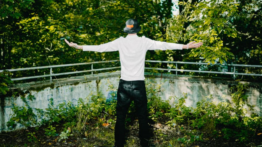 Ruotsalaislähiössä kasvanut räppäri Jami Faltin on nähnyt jengiytymisen ...