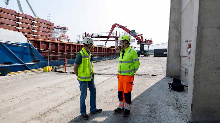 "You get used to the smell" — Inkoo port takes in trash from Italy ...