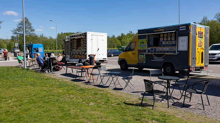 Helsingin ruokarekkayrittäjien mielestä myyjiä on jo liikaa – ”En tiedä ...