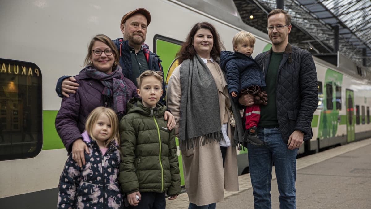 Meeri Länkelin, 5, oli innoissaan lasten omasta junapäivästä, jossa ...