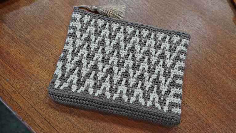 Virka med flera färger – i mosaikvirkning skapar du mönstret med ...