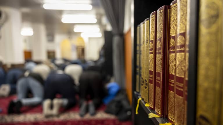 Jyrkkä nousu muslimien syrjinnässä Euroopassa – EU:n tutkimuksen mukaan ...