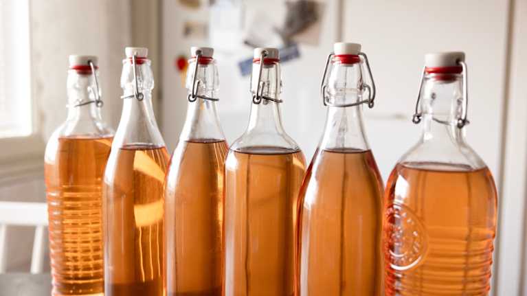 Kotiviini vaatii tarkkuutta ja vaivaa – opiskelijat pitävät perinnettä ...