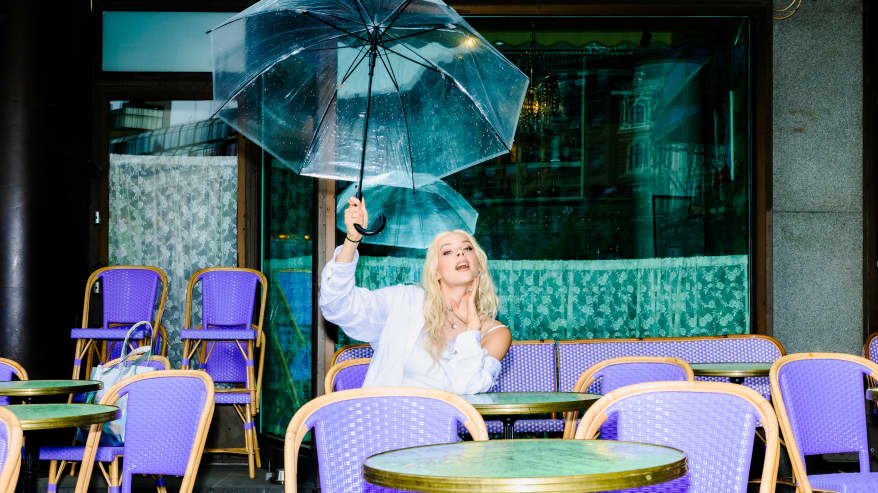 Aliisa Syrjä on poptulokas, joka haluaa pitää kiinni ...