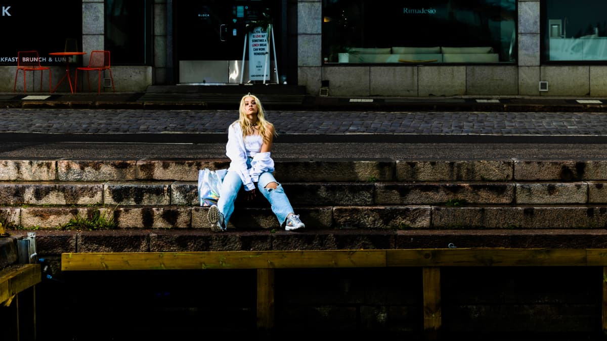 Aliisa Syrjä on poptulokas, joka haluaa pitää kiinni ...