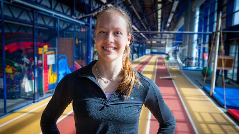 Yleisurheilija Enni Virjonen tekee harjoitteita, joihin moni ei pysty ...