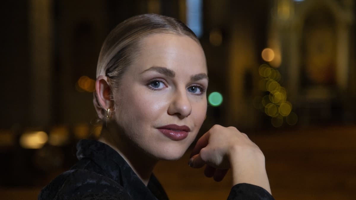 ”Ilo, tanssi ja riemu kuuluvat myös jouluun” – laulaja Ilta kaipaa ...