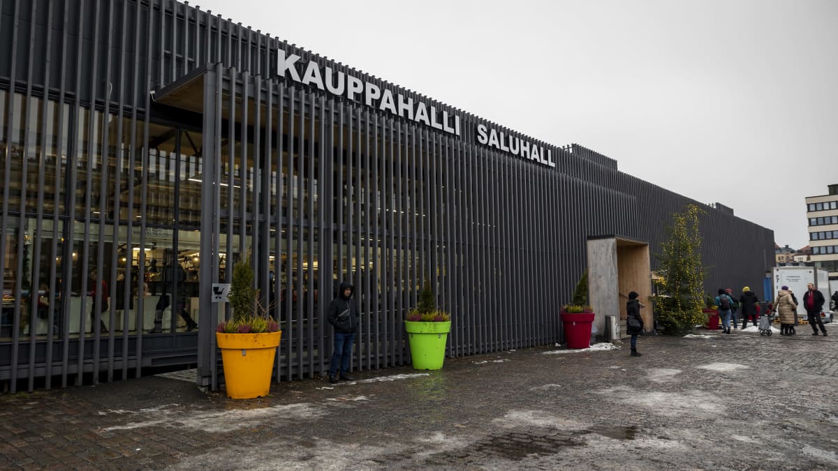 Helsingin Hakaniemen halli kuhisee nyt kovemmin kuin koko vuonna ...