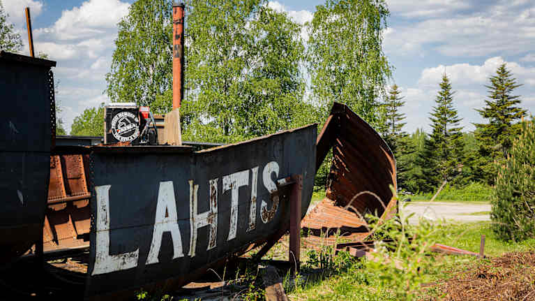 Historiallinen höyrylaiva pistettiin paloiksi Laukaassa – tiettävästi ...