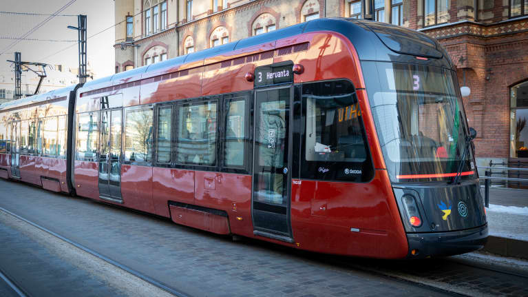 Tampereen ratikka alkaa kulkea ruuhkien takia aamusta alkaen ...