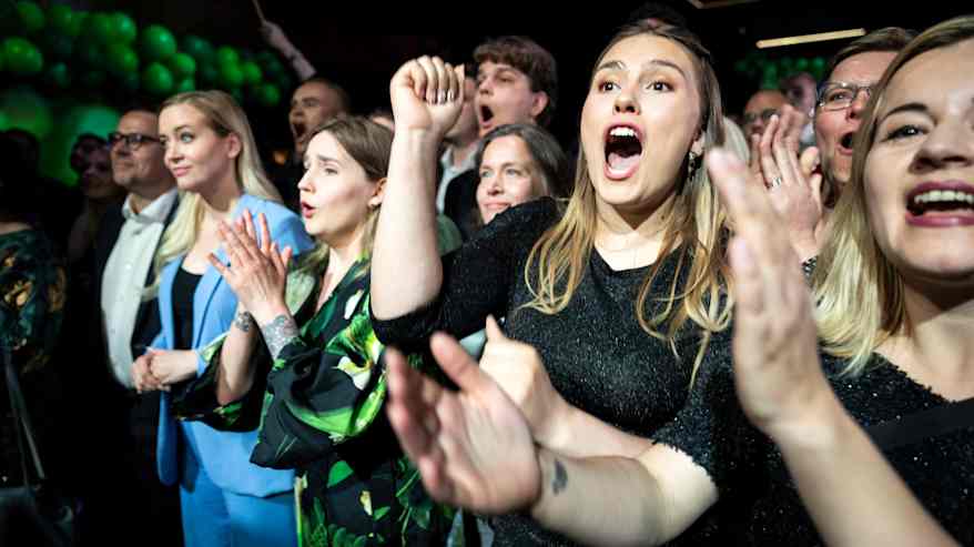 Nämä kuvat näyttävät tunnemyrskyn vaali-iltana, jollaista kukaan ei ...