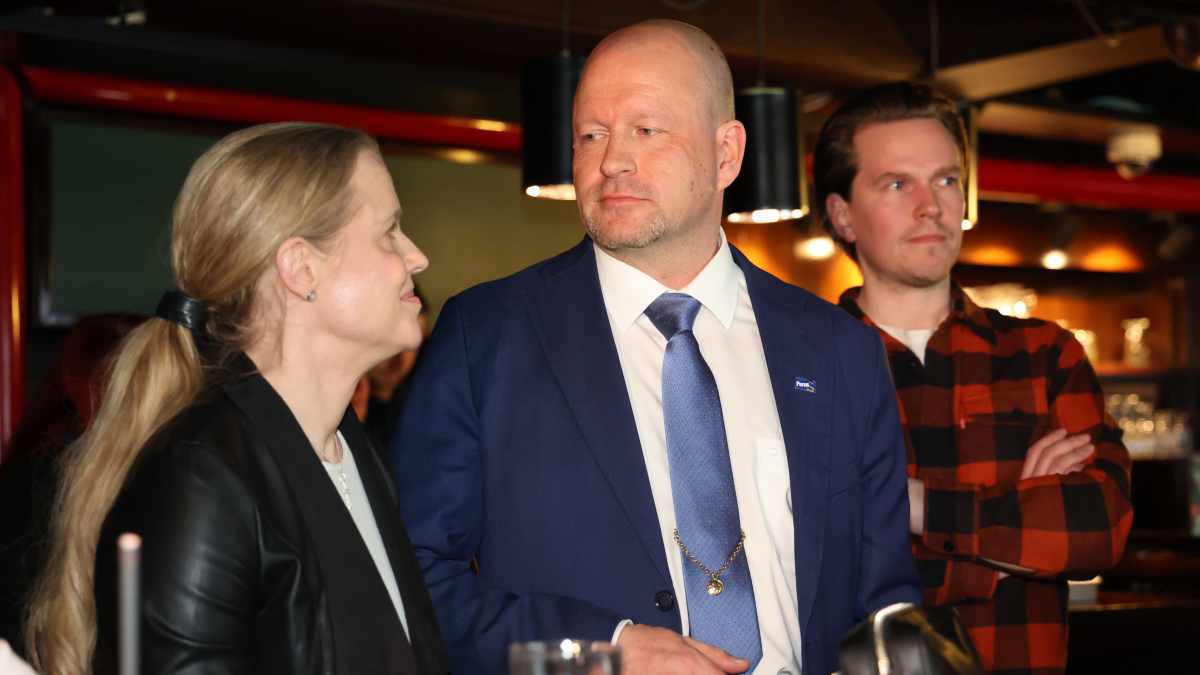 Uudet kansanedustajat Karoliina Partanen (kok.) ja Timo Vornanen (ps.) kahmivat ensimmäisissä ...