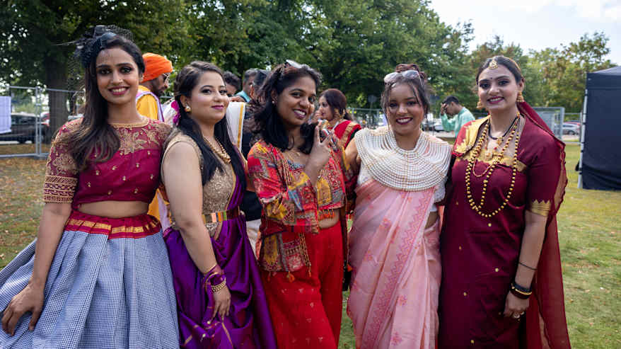 ”Intia on kuin Eurooppa” – katso upeat kuvat tänään juhlitusta Intia ...