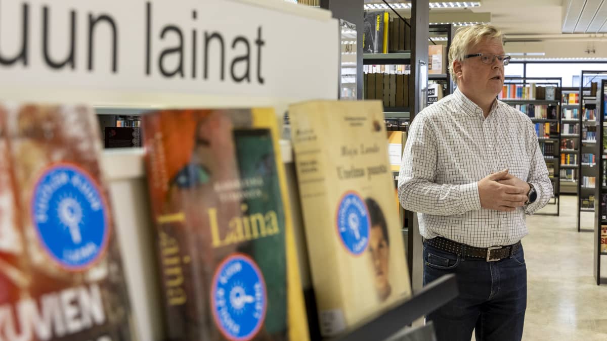 Kirjasto sai paisuneet varausjonot kuriin hyödyntämällä karkkikauppojen oppeja | Kymenlaakso | Yle