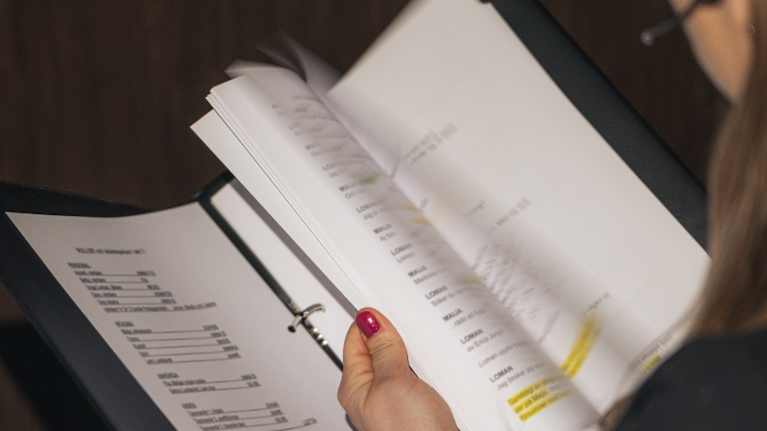 Syntolken Elin Sundell från Ekenäs vill att även de som inte kan se ska ...